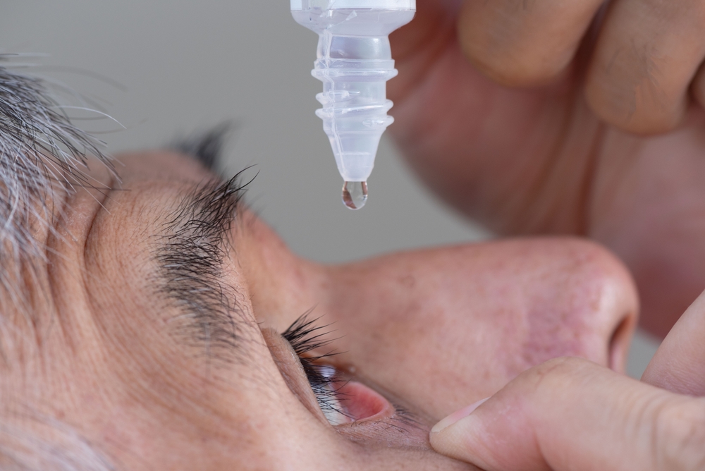How to Instill Eye Drops Like a Pro for Glaucoma Treatment - Eye Care ...